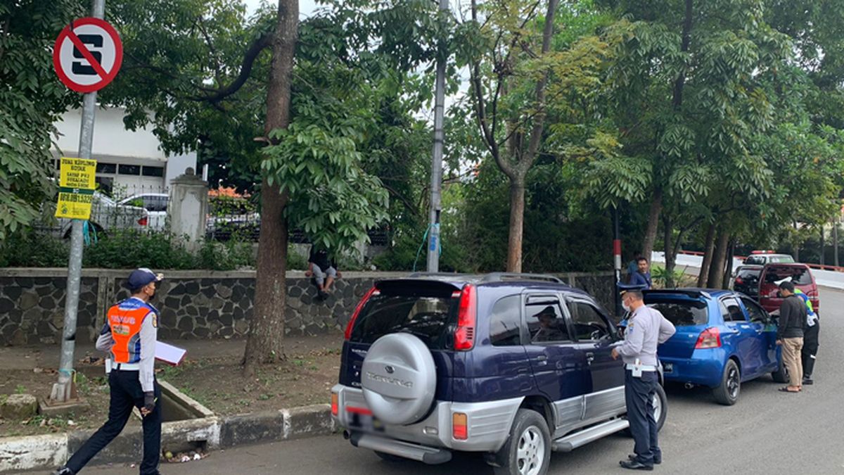 Tegas! Dishub Kota Bandung Akan Pecat Oknum Juru Parkir Resmi yang ... Tegas! Dishub Kota Bandung Akan Pecat Oknum Juru Parkir Resmi yang ...