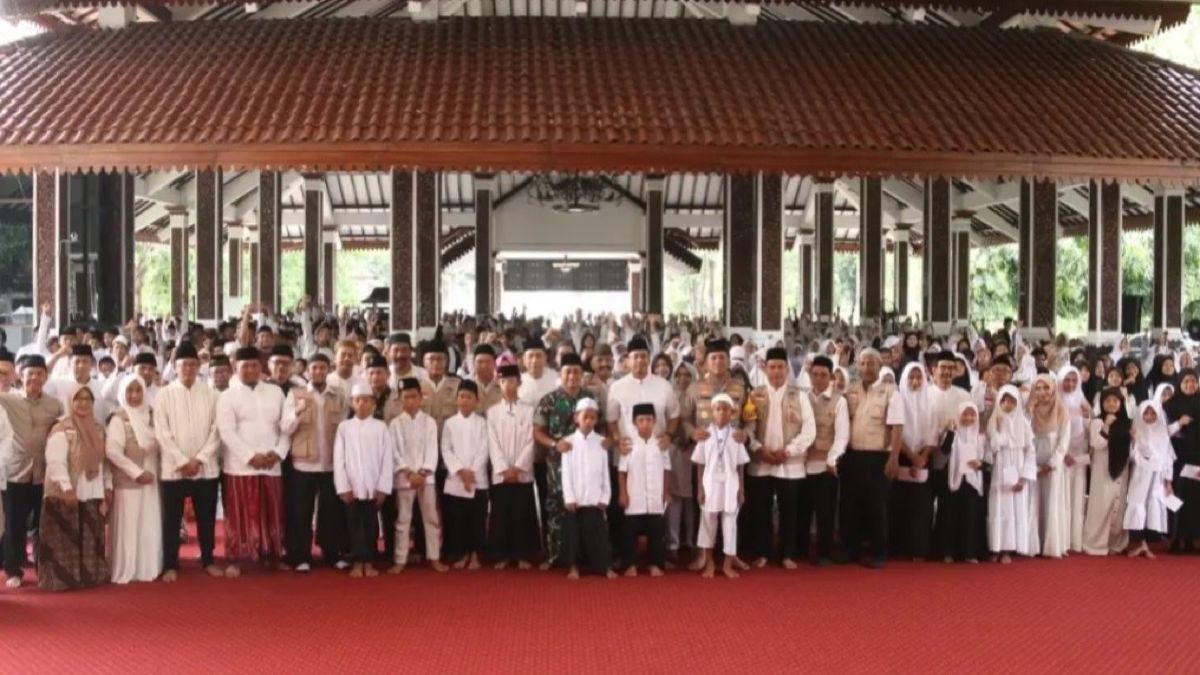 Awali Rangkaian HUT Sidoarjo ke-165 Gus Muhdlor Bersama 1.000 Anak ... Awali Rangkaian HUT Sidoarjo ke-165 Gus Muhdlor Bersama 1.000 Anak ...