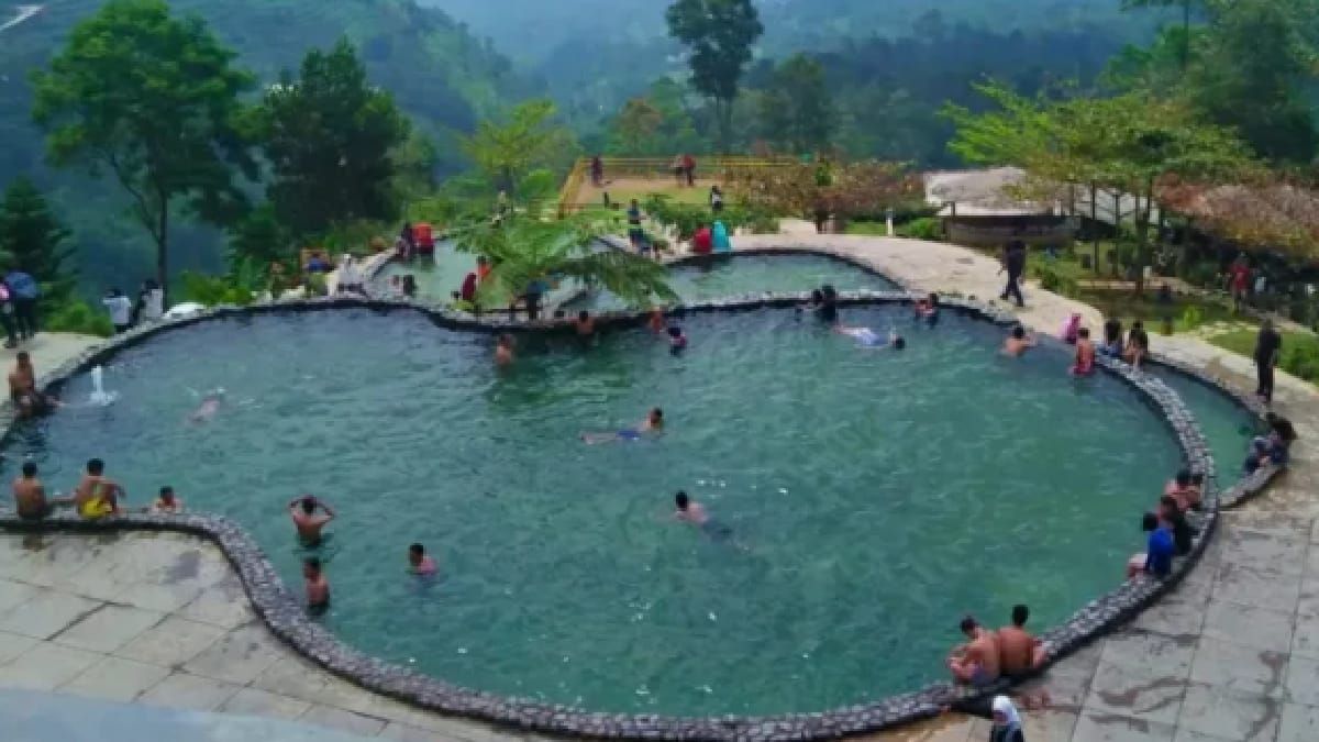Menikmati Keindahan Alam dan Keseruan Bersama Keluarga di Umbul ... Menikmati Keindahan Alam dan Keseruan Bersama Keluarga di Umbul ...