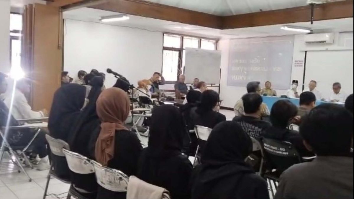 Mahasiswa Universitas Bandung Minta Ketua Pembina Yayasan Universitas ... Mahasiswa Universitas Bandung Minta Ketua Pembina Yayasan Universitas ...
