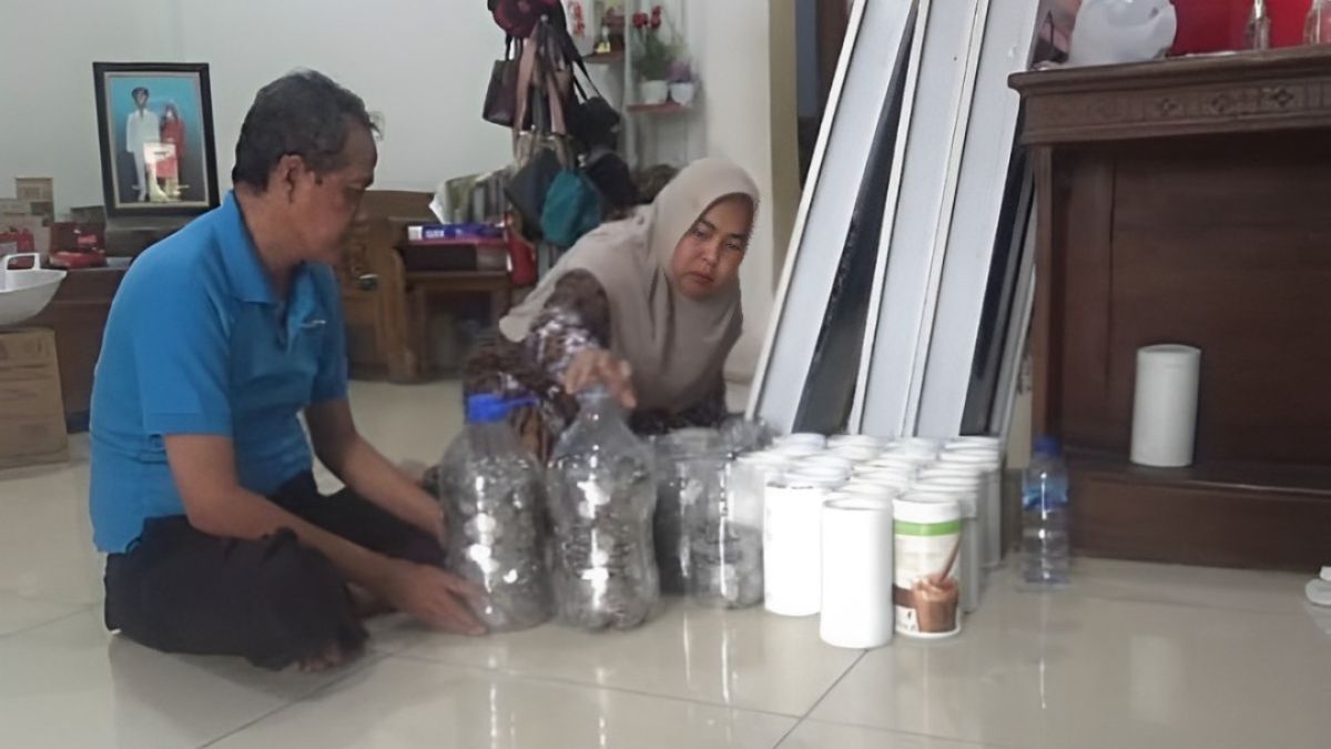 Kisah Inspiratif dari Jombang, Emak-Emak Menabung Uang Koin Wujudkan ... Kisah Inspiratif dari Jombang, Emak-Emak Menabung Uang Koin Wujudkan ...