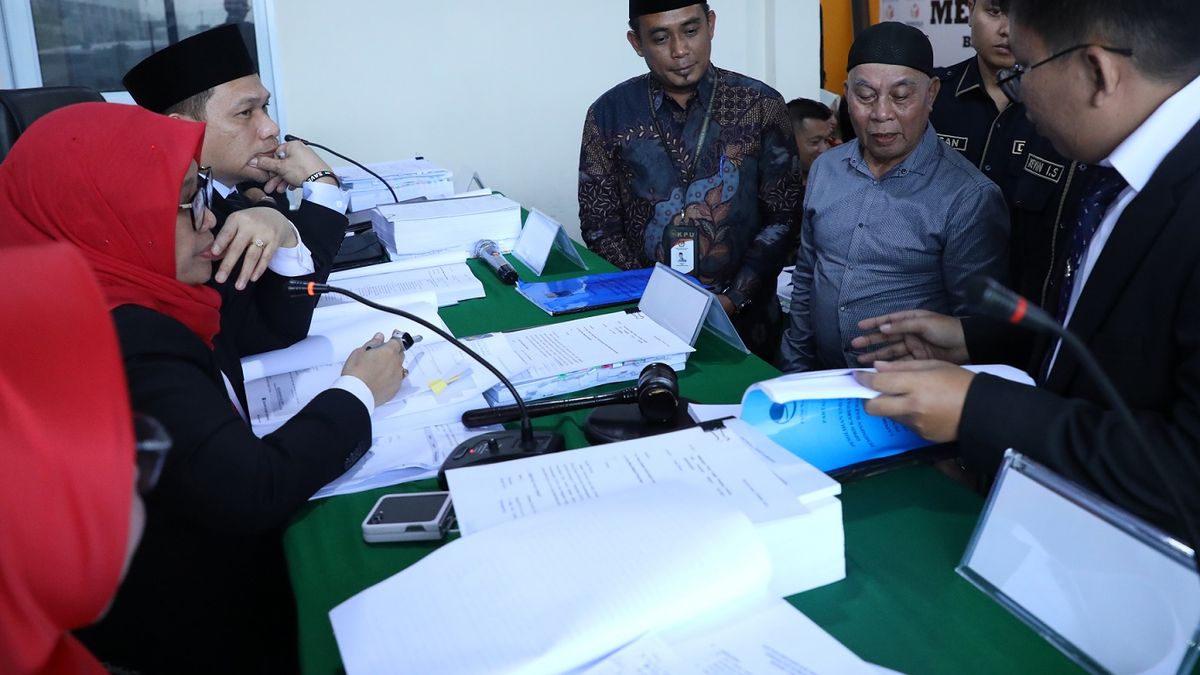 KPU Lingga dan Bawaslu Lingga Diperiksa DKPP Soal Laporan Dana Kampanye ... KPU Lingga dan Bawaslu Lingga Diperiksa DKPP Soal Laporan Dana Kampanye ...