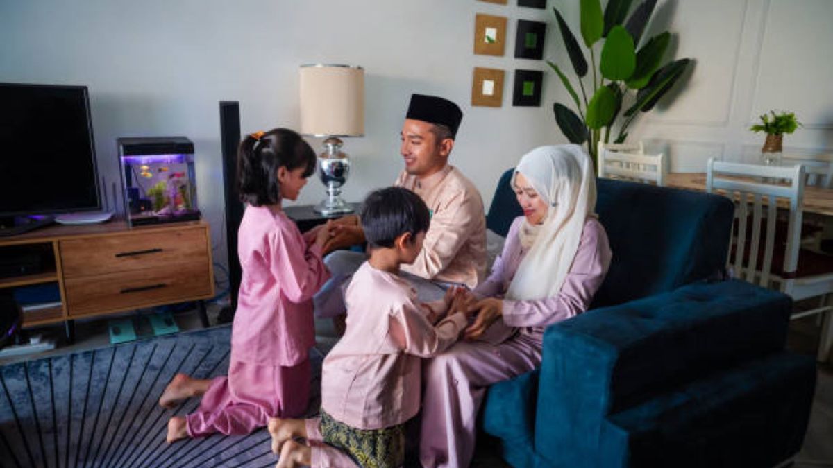 Khutbah Jumat : Mendidik Anak dengan Adab - Desk DIY Khutbah Jumat : Mendidik Anak dengan Adab - Desk DIY
