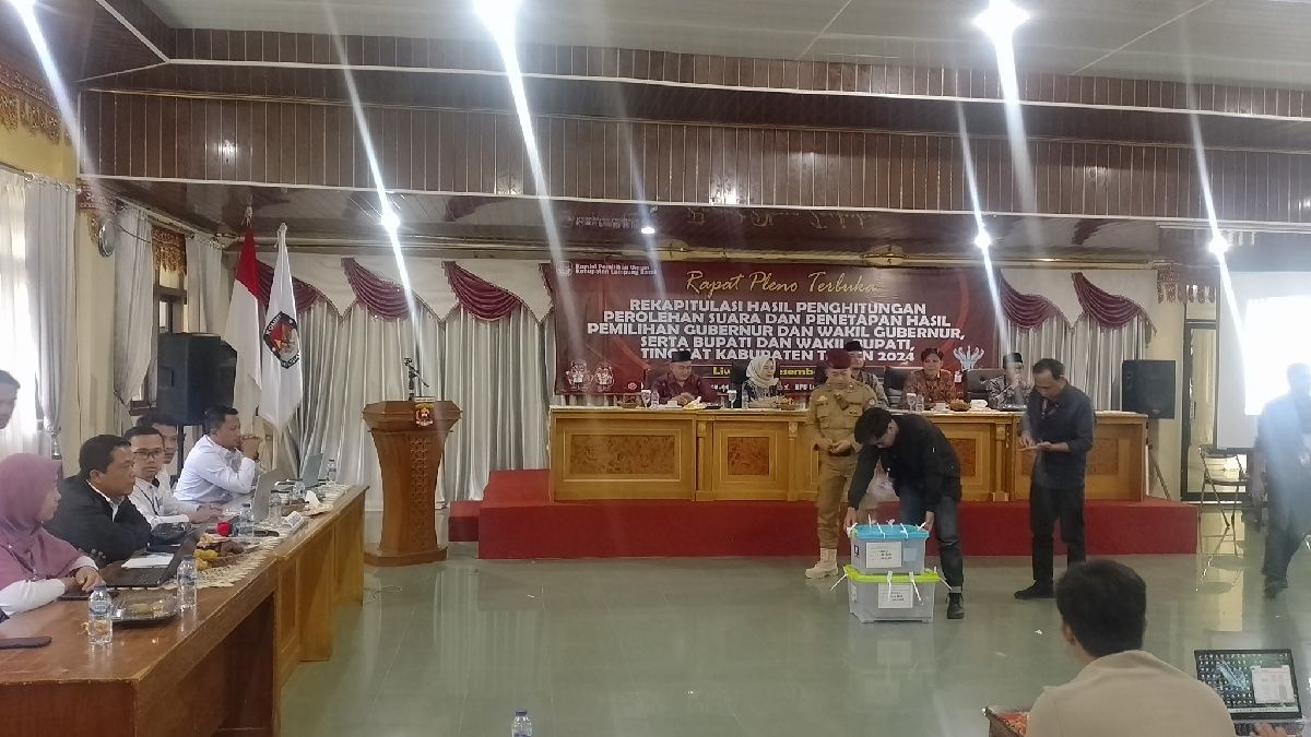 KPU Lampung Barat Tetapkan Cabup-Cawabup Parosil-Hasnurin Pemenang ... KPU Lampung Barat Tetapkan Cabup-Cawabup Parosil-Hasnurin Pemenang ...