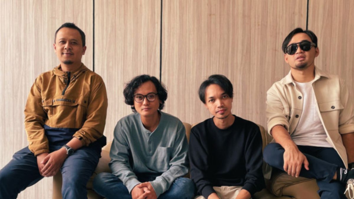 Lirik Lagu Di Antara Bintang - Hello Band dan Makna di Baliknya Lirik Lagu Di Antara Bintang - Hello Band dan Makna di Baliknya