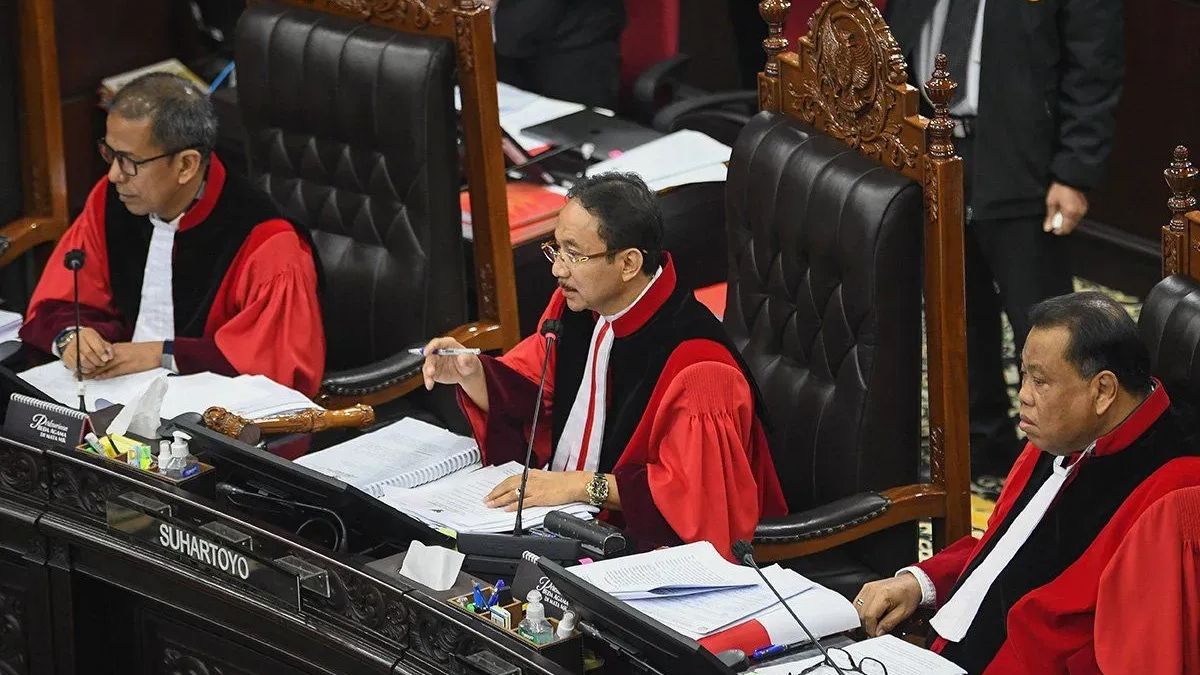 MK Terima Berkas 'Amicus Curiae' dari empat BEM fakultas hukum dan ... MK Terima Berkas 'Amicus Curiae' dari empat BEM fakultas hukum dan ...