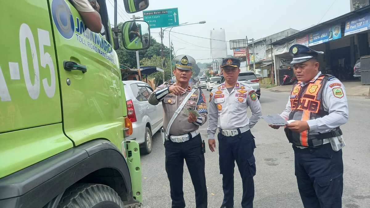 Razia Truk ODOL di Ponorogo Diduga Bocor, Tim Gabungan Hanya Tilang 3 ... Razia Truk ODOL di Ponorogo Diduga Bocor, Tim Gabungan Hanya Tilang 3 ...