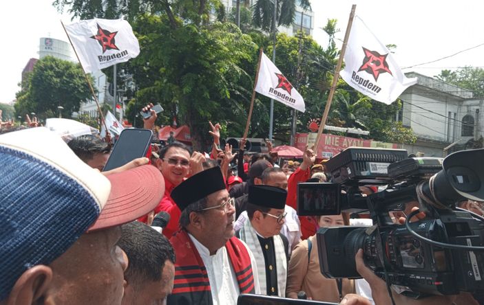 Pramono Anung dan Rano Karno Naik Oplet Si Doel Daftar Cagub-Cawagub ...