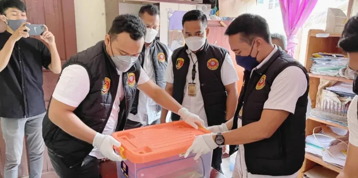 Kantor Desa di Lebak Banten Digeledah, Mantan Kades Diduga Maling Uang ... Kantor Desa di Lebak Banten Digeledah, Mantan Kades Diduga Maling Uang ...