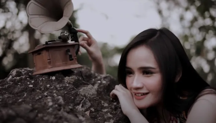 Lirik Lagu Asmalibrasi - Soegi Bornean dan Makna Mendalam di Baliknya Lirik Lagu Asmalibrasi - Soegi Bornean dan Makna Mendalam di Baliknya