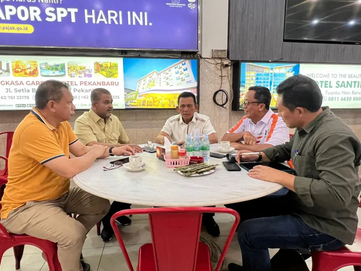 Tuntaskan Program Kepri Terang, Gubernur Kepri Temui GM PLN Riau Kepri ... Tuntaskan Program Kepri Terang, Gubernur Kepri Temui GM PLN Riau Kepri ...