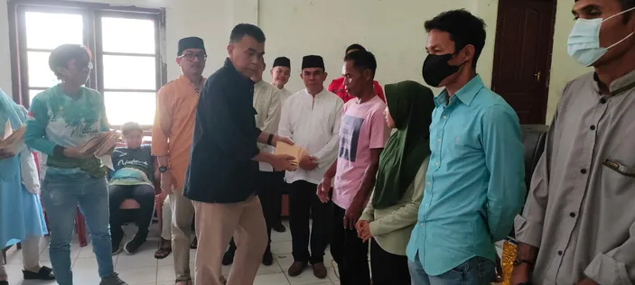 Pemkab Natuna Salurkan Bantuan Korban Longsor Serasan Senilai Rp1 5