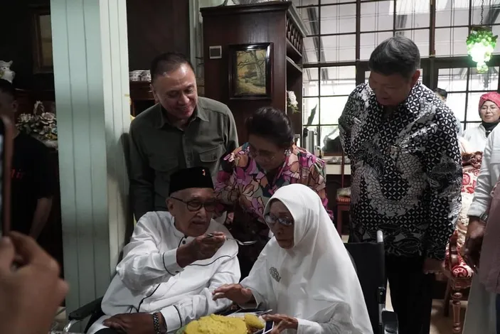Iwan Bule, Susi Pudjiastuti, dan Hashim Djojohadikusumo Ikut Rayakan ... Iwan Bule, Susi Pudjiastuti, dan Hashim Djojohadikusumo Ikut Rayakan ...