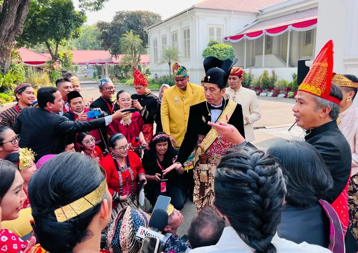 Presiden Jokowi Kenakan Pakaian Khas Kesunanan Surakarta Pada Hut