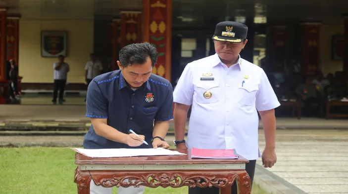 KPU Lampung Barat Terima Ribuan Linmas Pemilu 2024, tapi Tak Semua ... KPU Lampung Barat Terima Ribuan Linmas Pemilu 2024, tapi Tak Semua ...