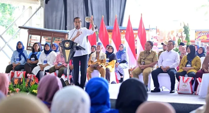 Silaturahmi dengan Nasabah Mekaar, Jokowi Tekankan Pentingnya Bangun ... Silaturahmi dengan Nasabah Mekaar, Jokowi Tekankan Pentingnya Bangun ...