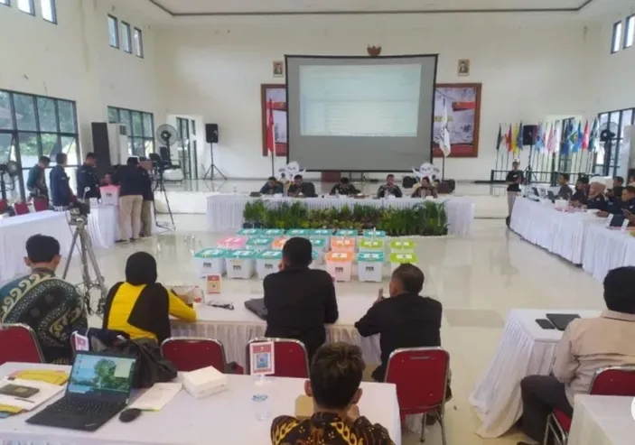 Kpu Ponorogo Menggelar Rapat Pleno Rekapitulasi Penghitungan Perolehan