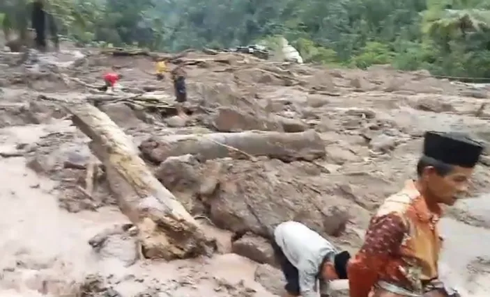 Update Korban Hilang Banjir Bandang Dan Longsor Di Pesisir Selatan