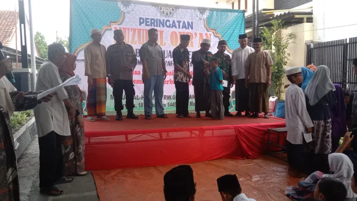 Peringatan Nuzulul Qur'an, RW 05 Kota Cirebon Santuni Puluhan Anak ... Peringatan Nuzulul Qur'an, RW 05 Kota Cirebon Santuni Puluhan Anak ...