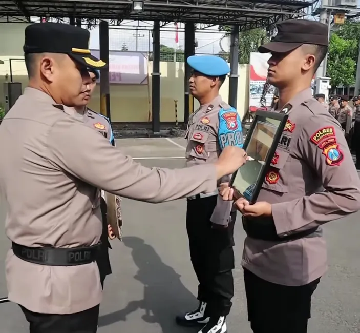 Polres Tulungagung Gelar Upacara Pemberhentian Tidak Dengan Hormat