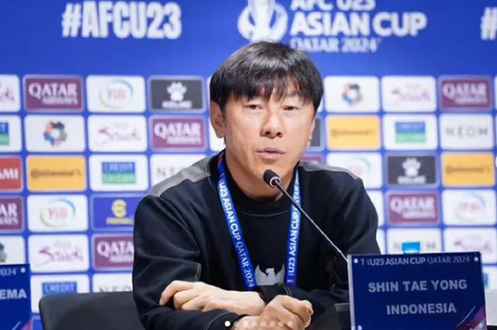STY Gemes ‘Dikerjai’ Wasit Nasrullo Kabirov, Ini Bukan Pertandingan ... STY Gemes ‘Dikerjai’ Wasit Nasrullo Kabirov, Ini Bukan Pertandingan ...