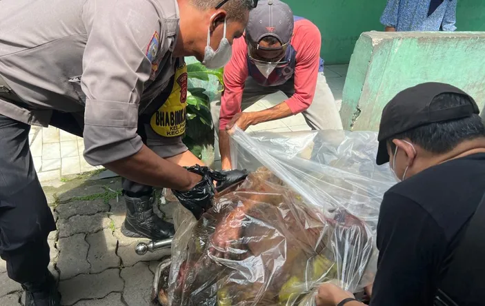 Pria Paruh Baya di Cibinong Bogor Ditemukan Tewas dalam Rumah, Tetangga ... Pria Paruh Baya di Cibinong Bogor Ditemukan Tewas dalam Rumah, Tetangga ...