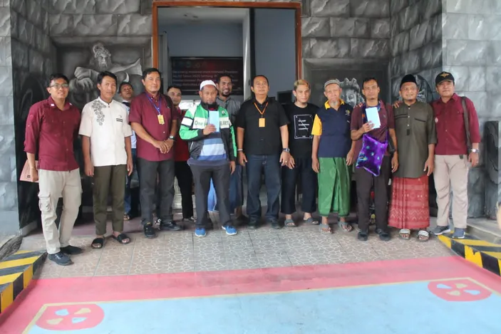 Dua orang Napiter Lapas Surabaya Jalani Pembebasan Bersyarat - Oke Tanbu Dua orang Napiter Lapas Surabaya Jalani Pembebasan Bersyarat - Oke Tanbu