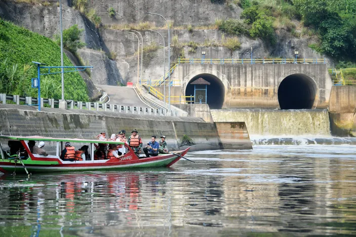Pembersihan Sampah di Kawasan Jembatan BBS Selesai, Herman Suryatman ... Pembersihan Sampah di Kawasan Jembatan BBS Selesai, Herman Suryatman ...