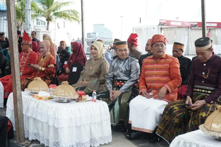 Lutim Ikuti Kirab Budaya HUT Sulsel ke-355, Jayadi Nas: Kita Sangat ... Lutim Ikuti Kirab Budaya HUT Sulsel ke-355, Jayadi Nas: Kita Sangat ...