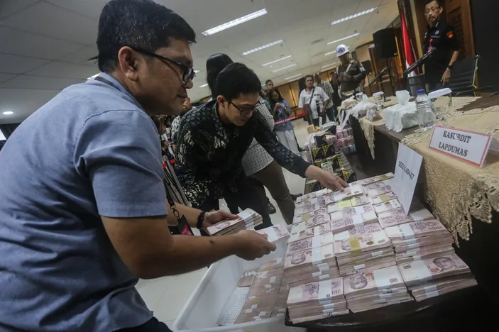 Uang Hampir Rp1 Triliun Zarof Ricar dari Siapa? Ini Pengakuan Eks ... Uang Hampir Rp1 Triliun Zarof Ricar dari Siapa? Ini Pengakuan Eks ...