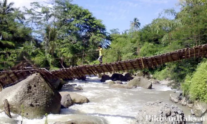 76 Jembatan Gantung di Cianjur Rawan Ambruk 76 Jembatan Gantung di Cianjur Rawan Ambruk