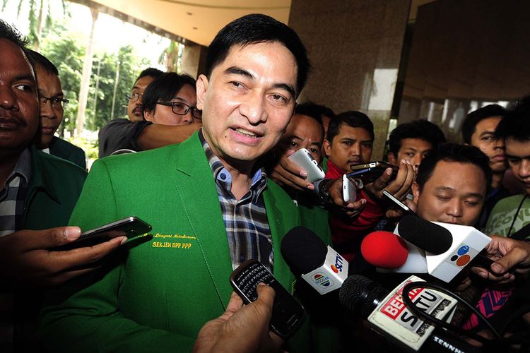 Mantan Bupati Pandeglang Minta Kepala Desa Jadi Teladan Masyarakat Mantan Bupati Pandeglang Minta Kepala Desa Jadi Teladan Masyarakat