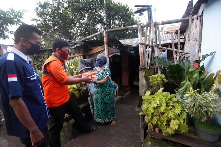 Pandemi Covid-19, Jumlah Masyarakat Miskin di Indonesia Berpotensi ... Pandemi Covid-19, Jumlah Masyarakat Miskin di Indonesia Berpotensi ...