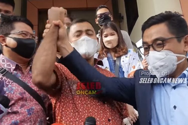 Kepalkan Tangan, Haji Faisal Siap Perang Lawan Orang-orang yang ... Kepalkan Tangan, Haji Faisal Siap Perang Lawan Orang-orang yang ...