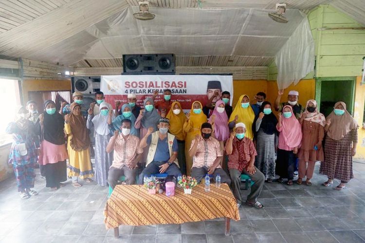 Sosialisasi 4 Pilar di SBB, Nono Sampono Ajak Warga Perangi Hoaks Sosialisasi 4 Pilar di SBB, Nono Sampono Ajak Warga Perangi Hoaks
