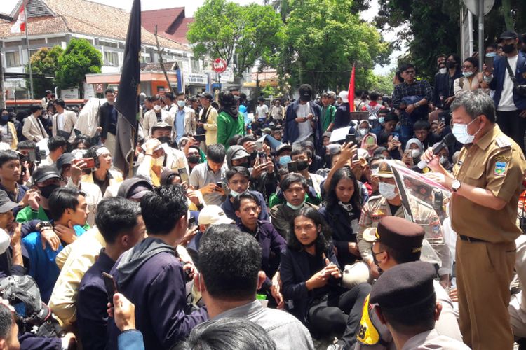 Bupati Garut Janji Segera Merampungkan Perda Antialiran Radikal Dan