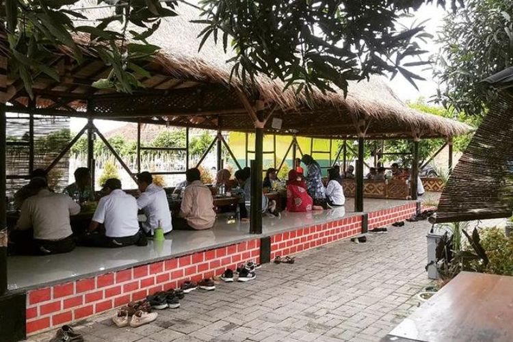 Saung Melon Asli Tani, Tempat Wisata Kuliner dan Petik Buah di Cilegon ... Saung Melon Asli Tani, Tempat Wisata Kuliner dan Petik Buah di Cilegon ...