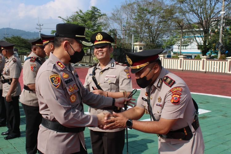 Kabag Ops, Kasatreskrim dan Kasatlantas Polres Sumedang Pindah Tugas ... Kabag Ops, Kasatreskrim dan Kasatlantas Polres Sumedang Pindah Tugas ...