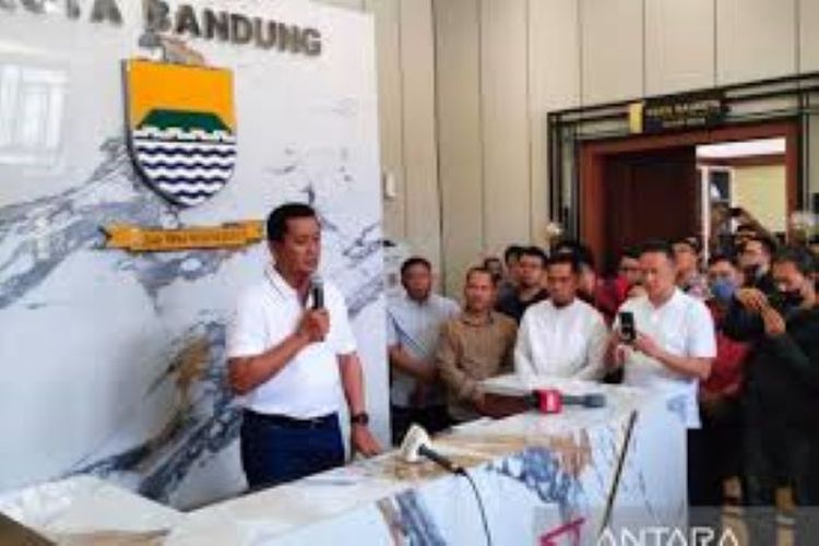 Saling Menguatkan, Sekda Kota Bandung Ema Sumarna Kumpulkan Pejabat ... Saling Menguatkan, Sekda Kota Bandung Ema Sumarna Kumpulkan Pejabat ...