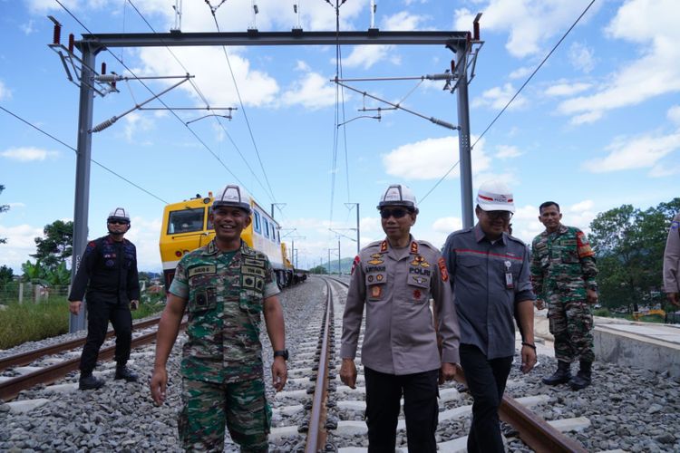 Tindaklanjuti Arahan Menko Maritim, Kapolda Jabar Cek Jalur Kereta ... Tindaklanjuti Arahan Menko Maritim, Kapolda Jabar Cek Jalur Kereta ...