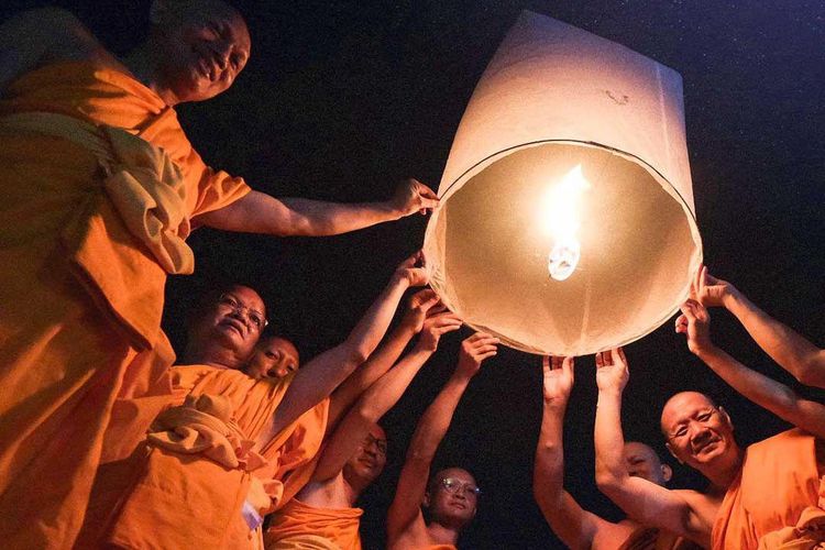 Berikut Ini Makna Dan Tiga Peristiwa Penting Pada Hari Raya Waisak Yang