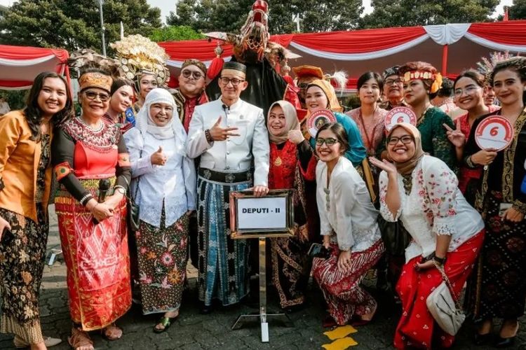 Kemenparekraf Meriahkan Hari Kemerdekaan dengan Ragam Busana Nusantara ... Kemenparekraf Meriahkan Hari Kemerdekaan dengan Ragam Busana Nusantara ...