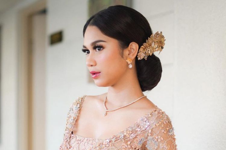 Sah Jadi Istri Pratama Arhan, Azizah Salsha Dihujat Masih Simpan Foto ... Sah Jadi Istri Pratama Arhan, Azizah Salsha Dihujat Masih Simpan Foto ...