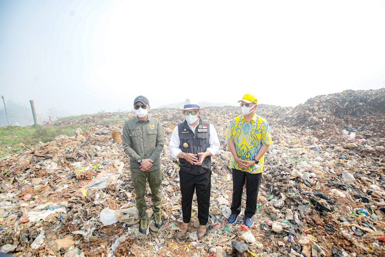 Imbas Kebakaran TPA Sarimukti, Ridwan Kamil Putuskan Bandung Raya ... Imbas Kebakaran TPA Sarimukti, Ridwan Kamil Putuskan Bandung Raya ...