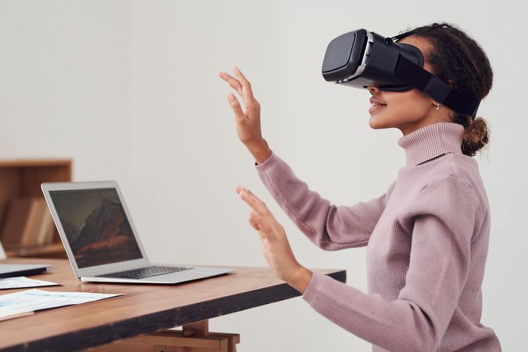 Augmented Reality Untuk Meningkatkan Pembelajaran Dan Transformasi