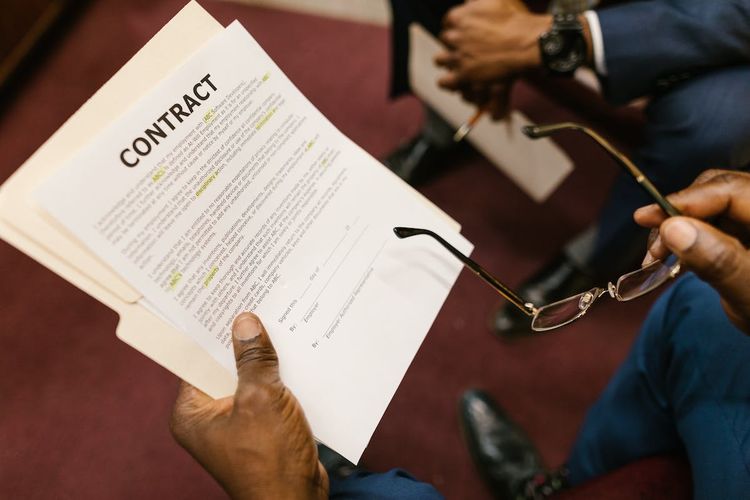 Jelaskan Perbedaan Antara Hukum Perburuhan dan Hukum Kepegawaian, Jawab ... Jelaskan Perbedaan Antara Hukum Perburuhan dan Hukum Kepegawaian, Jawab ...