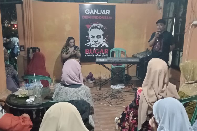 Sambut Tahun Baru 2024, Puluhan Relawan Ganjar-Mahfud dan PKL Kebumen ... Sambut Tahun Baru 2024, Puluhan Relawan Ganjar-Mahfud dan PKL Kebumen ...