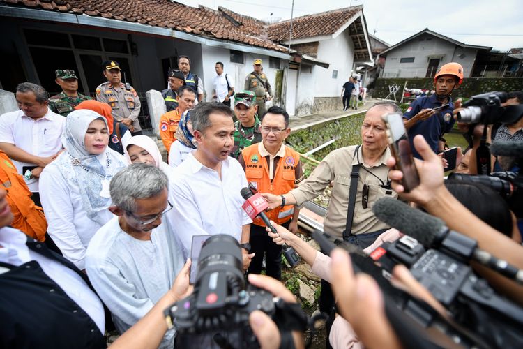 Dukung Gibran sebagai Cawapres, 13 Anggota Satpol PP di Garut Dikenai ... Dukung Gibran sebagai Cawapres, 13 Anggota Satpol PP di Garut Dikenai ...