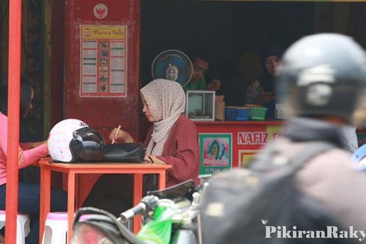 Aturan Izin Usaha Kerap Tumpang Tindih Aturan Izin Usaha Kerap Tumpang Tindih