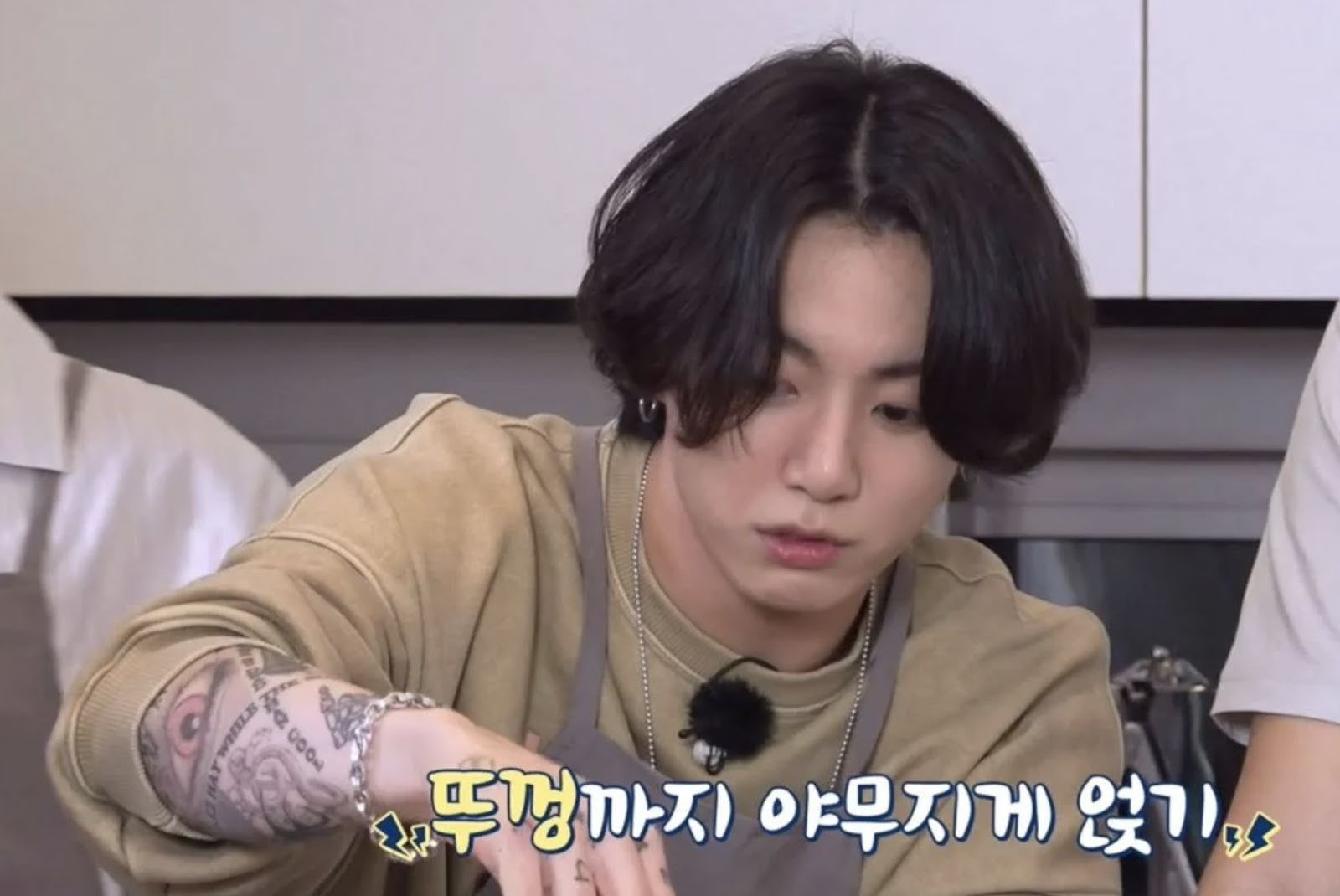 Jungkook BTS Dihina Mirip Preman, Begini Reaksi Buruk Netizen pada Tato ... Jungkook BTS Dihina Mirip Preman, Begini Reaksi Buruk Netizen pada Tato ...